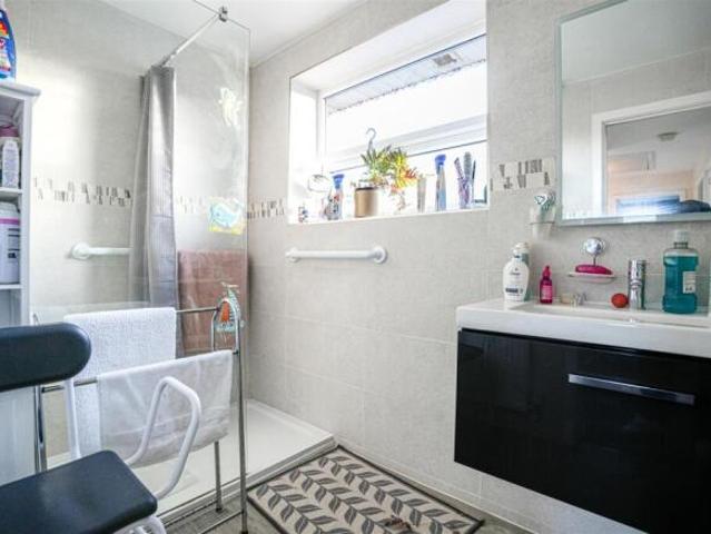 3 bedroom semi detached house for sale in Brunel Close, Whitnash, Leamington Spa, CV31