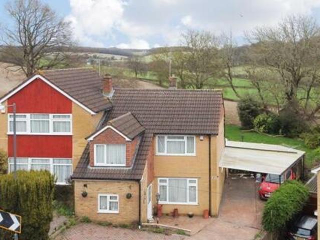 3 Bedroom Semi detached House For Sale In Buckinghamshire
