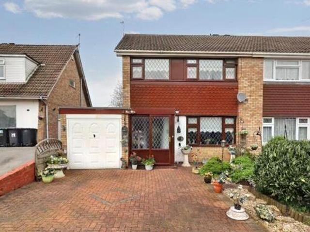 3 Bedroom Semi detached House For Sale In Bulkington