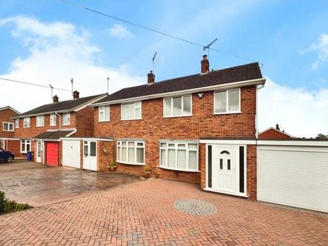 3 Bedroom Semi detached House For Sale In Burton on trent, Staffordshire