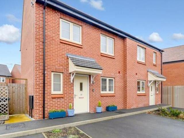 3 Bedroom Semi detached House For Sale In Burton on trent, Staffordshire