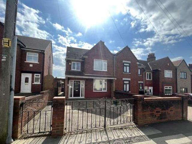 3 Bedroom Semi detached House For Sale In Burton on trent, Staffordshire