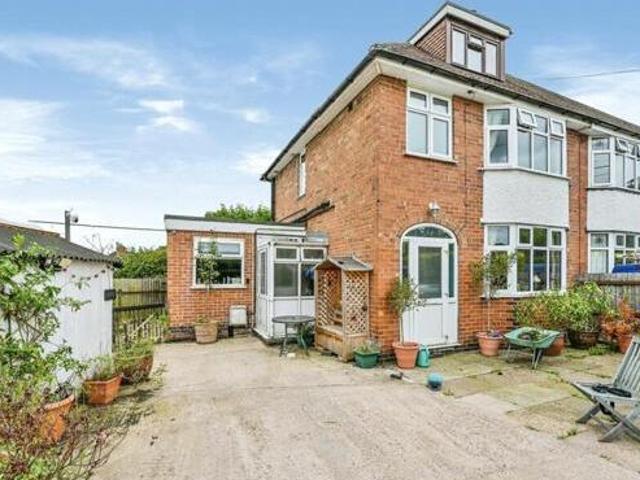 3 Bedroom Semi detached House For Sale In Burton on trent, Staffordshire