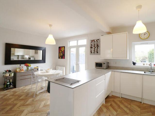 3 bedroom semi detached house for sale in Burnt Ash Lane, Bromley, BR1