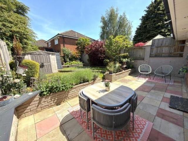 3 bedroom semi detached house for sale in Butely Road, Luton, Bedfordshire, LU4 9HE, LU4