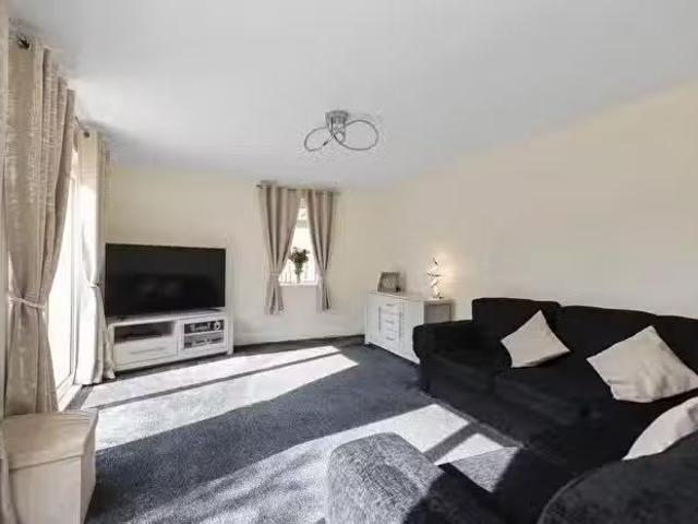 3 Bedroom Semi Detached House For Sale In C, Ravenscroft Stree.