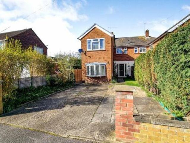 3 Bedroom Semi detached House For Sale In Camberley, Surrey