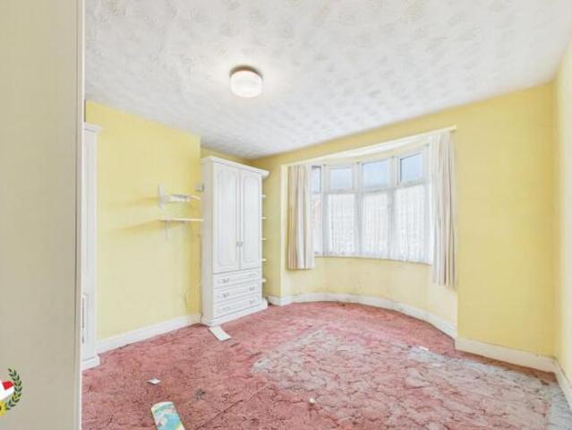 3 bedroom semi detached house for sale in Calton Road, Gloucester, GL1