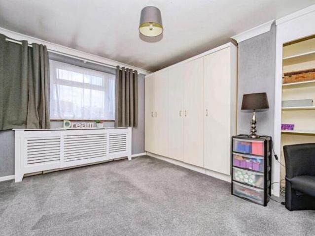 3 bedroom semi detached house for sale in Calverton Road, Luton, Bedfordshire, LU3