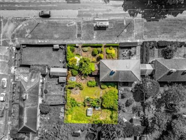 3 bedroom semi detached house for sale in Carden Avenue, Brighton, BN1