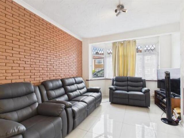 3 bedroom semi detached house for sale in Carisbrook Close, Enfield, EN1