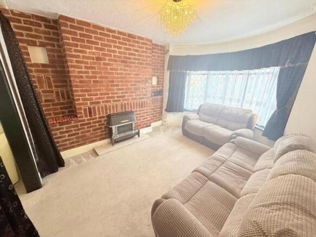 3 bedroom semi detached house for sale in Carlton Crescent, New Bedford Road Area, Luton, Bedfordshire, LU3 1EN, LU3