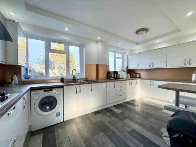 3 bedroom semi detached house for sale in Carlton Crescent, New Bedford Road Area, Luton, Bedfordshire, LU3 1EW, LU3