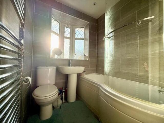 3 bedroom semi detached house for sale in Carlton Crescent, Luton, LU3
