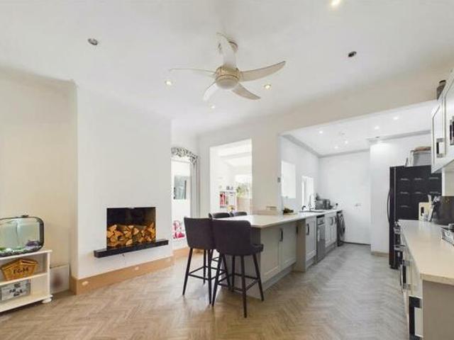 3 Bedroom Semi detached House For Sale In Carlton