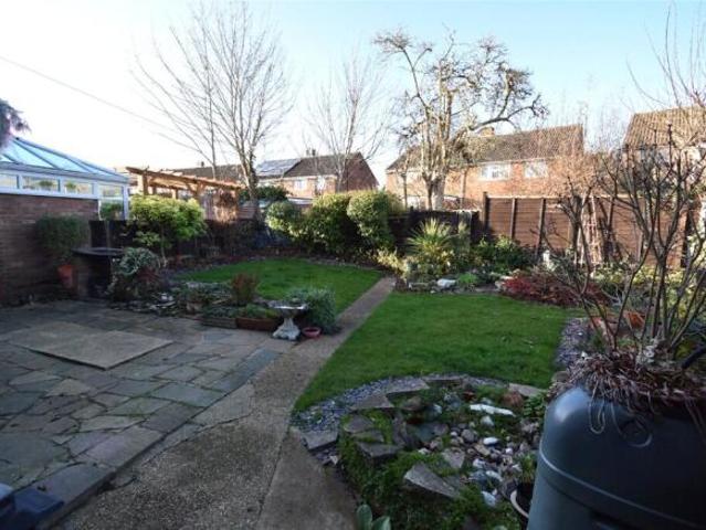 3 bedroom semi detached house for sale in Carsdale Close, Luton, Bedfordshire, LU3