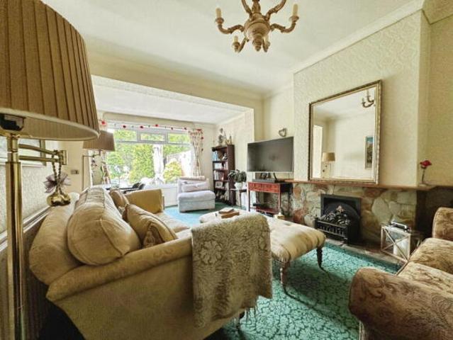 3 bedroom semi detached house for sale in Castlecroft Road, Finchfield, Wolverhampton, WV3 8BY, WV3