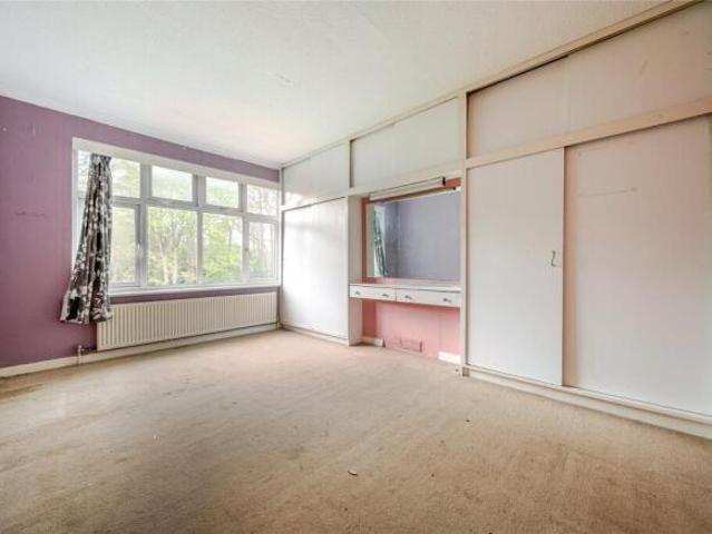 3 bedroom semi detached house for sale in Cavendish Way, West Wickham, BR4