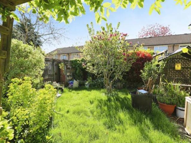 3 bedroom end of terrace house for sale in Cawthorn Avenue, Harrogate, North Yorkshire, HG2