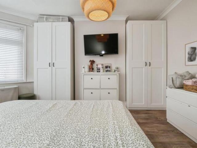 3 bedroom semi detached house for sale in Cedar Avenue, Southampton, SO15