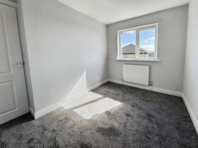 3 bedroom semi detached house for sale in Cedar Close, Bradford, BD4 6FL, BD4