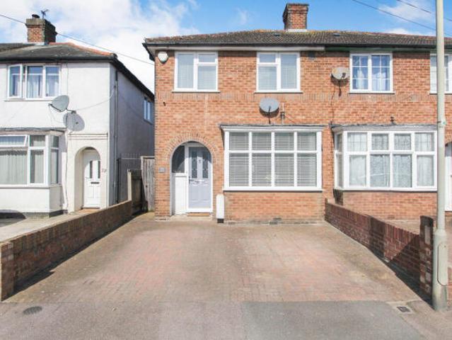 3 bedroom semi detached house for sale in Cedar Road, Bedford, MK42