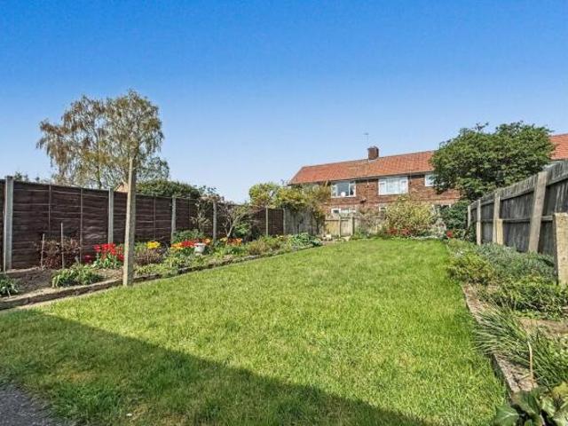 3 bedroom semi detached house for sale in Cedarcroft Road, Ipswich, IP1