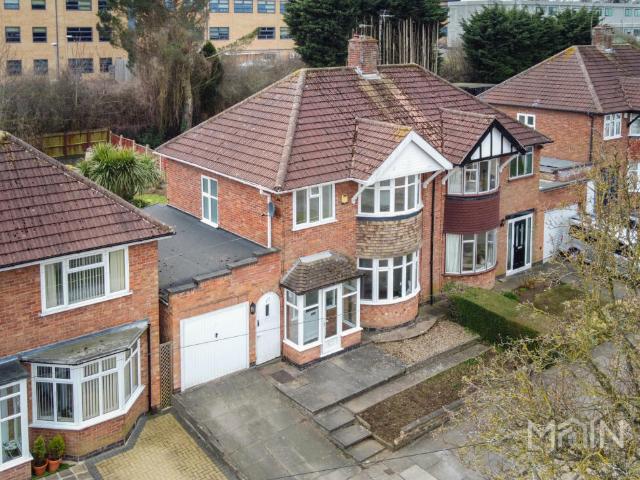3 bedroom semi detached house for sale in Chorley Wood Road, Leicester, Leicestershire, LE5