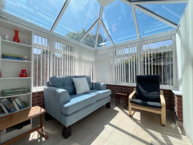 3 bedroom semi detached house for sale in Chalfont Way, Luton, Bedfordshire, LU2 9RG, LU2