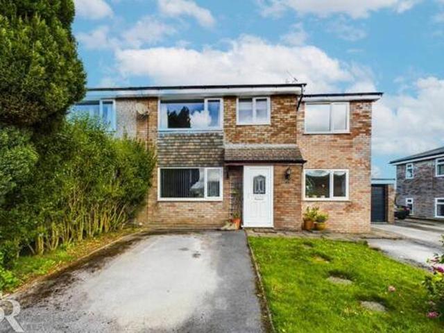 3 Bedroom Semi detached House For Sale In Chapel en le frith