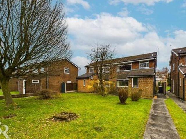 3 Bedroom Semi detached House For Sale In Chapel en le frith