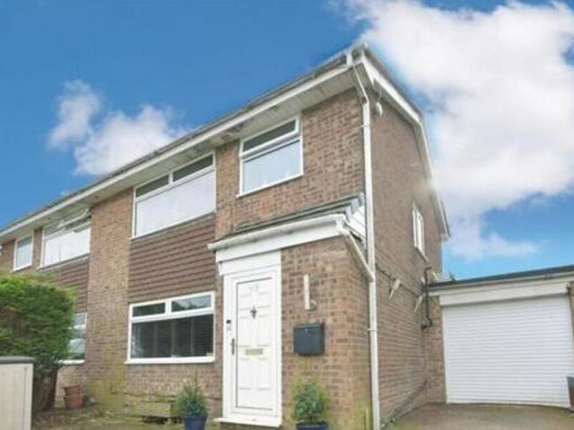 3 Bedroom Semi detached House For Sale In Chapel en le frith