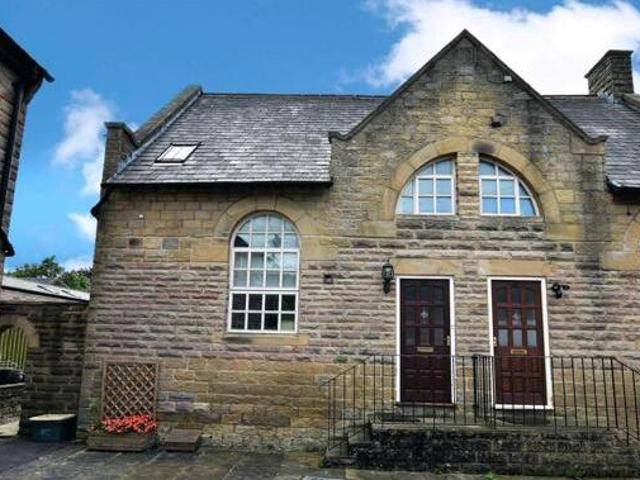 3 Bedroom Semi detached House For Sale In Chapel en le frith