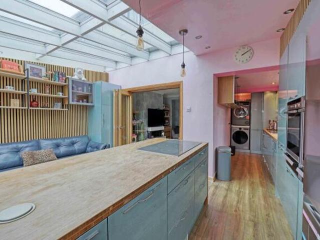 3 bedroom semi detached house for sale in Charter Road, Slough, SL1
