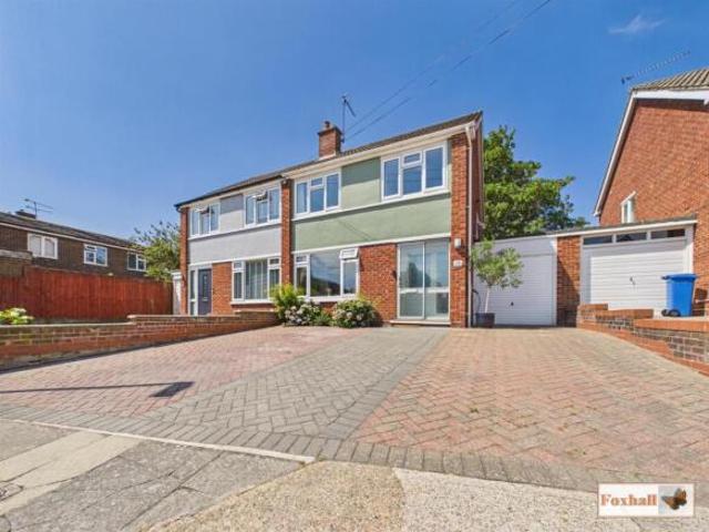 3 bedroom semi detached house for sale in Chartwell Close, Ipswich, IP4