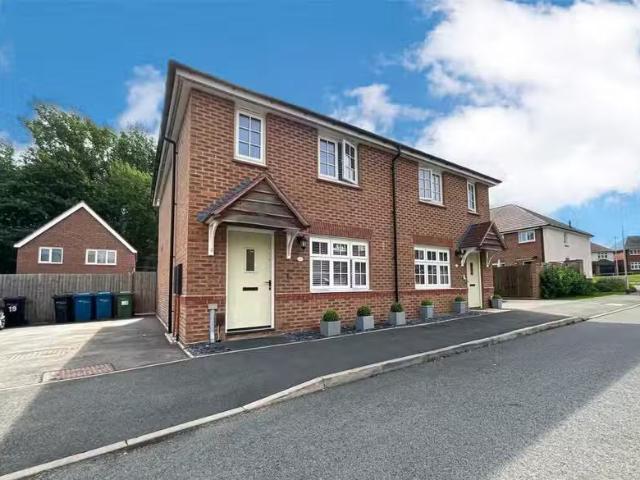 3 bedroom semi detached house for sale in Cheddleton Close, Am.