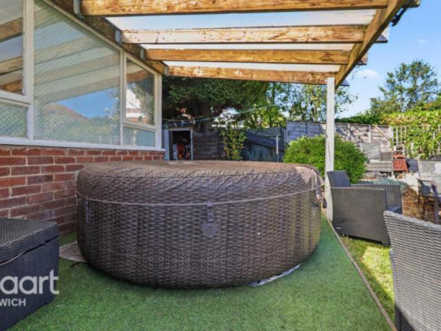3 bedroom semi detached house for sale in Chelsea Close, Ipswich, IP1