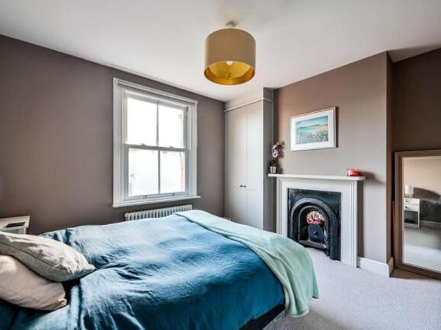2 bedroom semi detached house for sale in Cheselden Road, Guildford, GU1