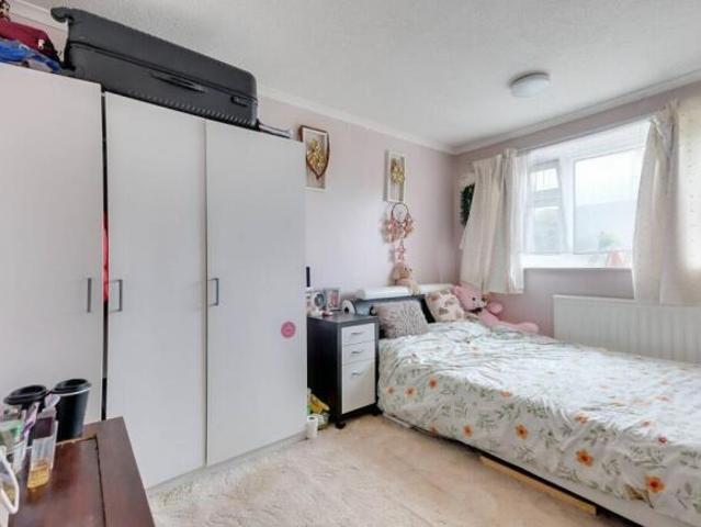3 bedroom semi detached house for sale in Chestnut Walk, Chelmsford, CM1
