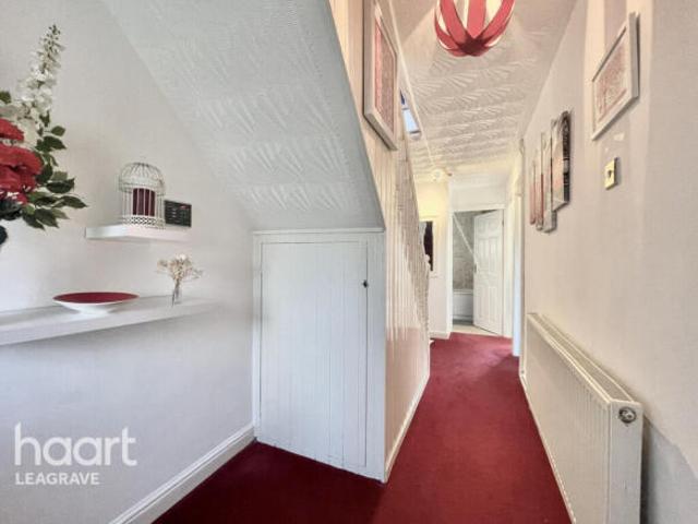 3 bedroom semi detached house for sale in Chestnut Avenue, Luton, LU3