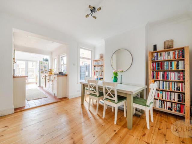 3 bedroom semi detached house for sale in Chestnut Road, Guildford, Surrey, GU1