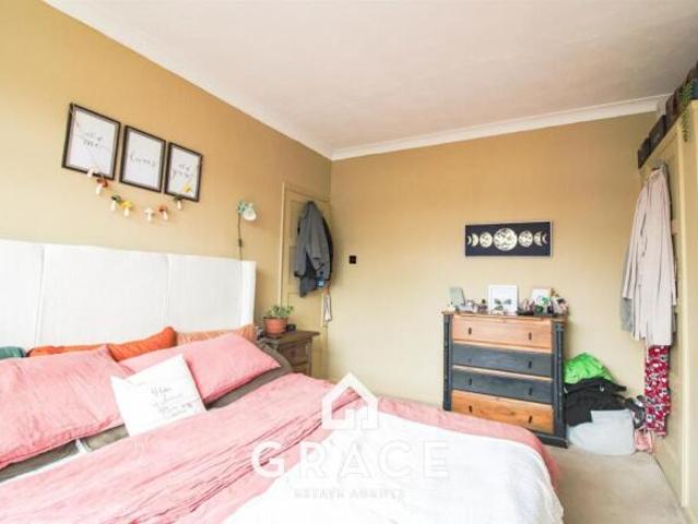 3 bedroom semi detached house for sale in Chesterfield Drive, Ipswich, IP1