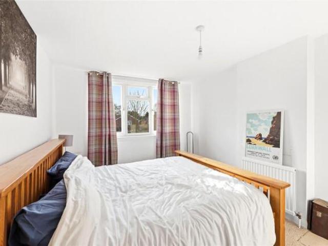 3 bedroom semi detached house for sale in Chiltern Avenue, Bedford, Bedfordshire, MK41