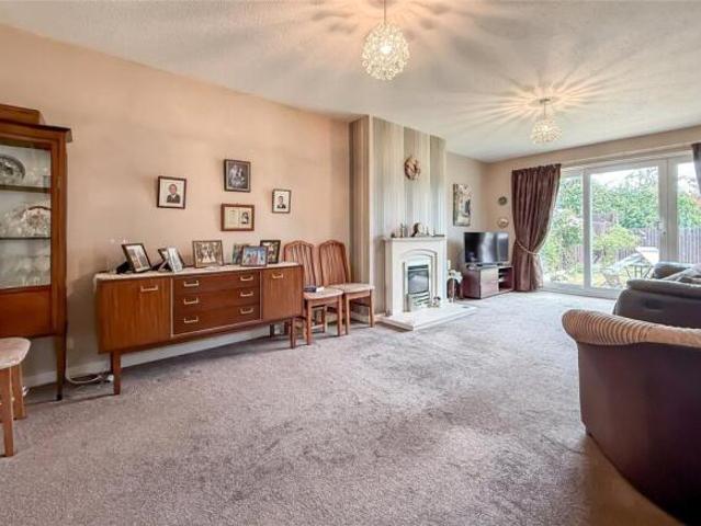 3 bedroom semi detached house for sale in Chiltern Road, St. Albans, Hertfordshire, AL4