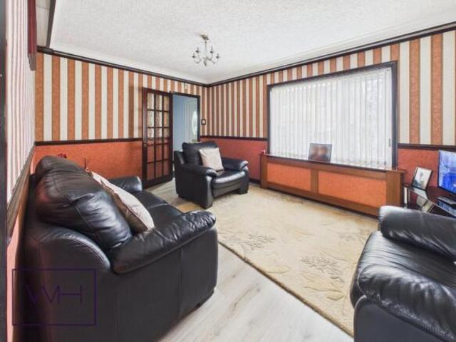 3 bedroom semi detached house for sale in Chiltern Road, Scawthorpe, DN5