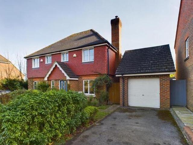3 Bedroom Semi detached House For Sale In Chineham, Basingstoke