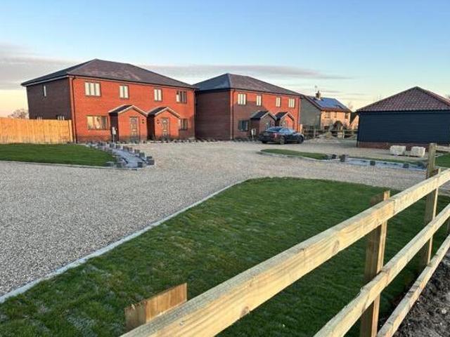 3 Bedroom Semi detached House For Sale In Combs