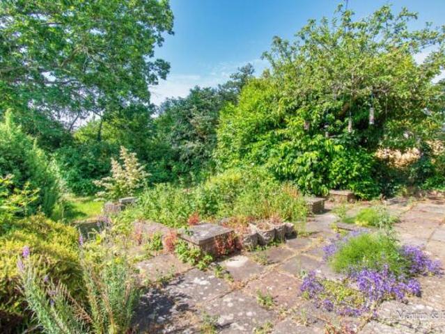 3 bedroom semi detached house for sale in Compton Close, Earley, Reading, RG6