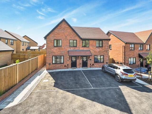 3 bedroom semi detached house for sale in Cockersand Drive, Westhoughton, Bolton, BL5