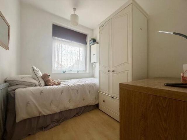 3 bedroom semi detached house for sale in Colchester Road, Ipswich, IP4